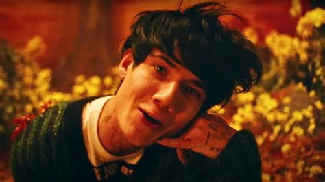 jxdn kündigt Album Tell Me About Tomorrow mit Machine Gun Kelly an