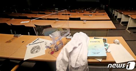 내년 의대 7500명 수업 문제없다…시설·교원 확충은 미지수