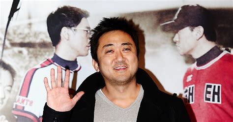 마동석 이웃사람 포스터 등장에 기대감 상승 웹툰에서 튀어나왔나