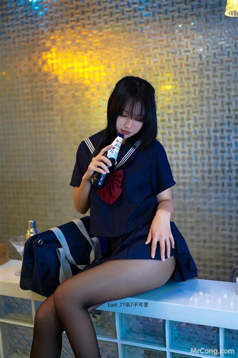 Coser 柒柒要乖哦 反差jk少女 182 Photos