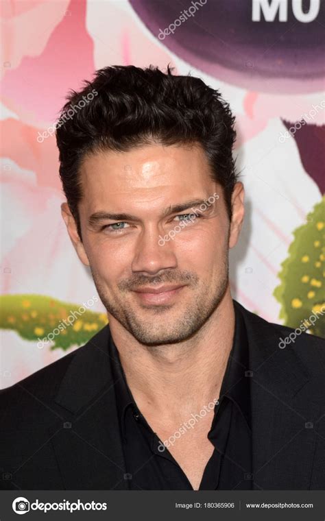 Actor Ryan Paevey Stock Editorial Photo © Jean Nelson 180365906