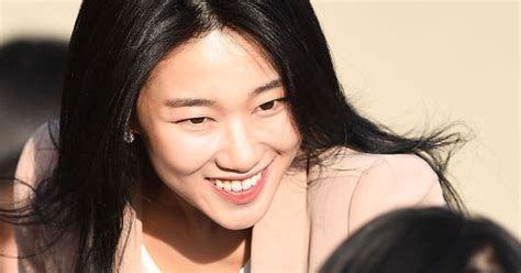 [사진]하윤경 팬들과 다정한 눈맞춤