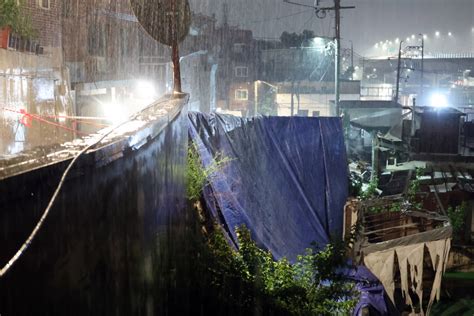 서울 강타한 폭우…전기 끊기고 산사태주의보에 잠수교 통제 시사저널