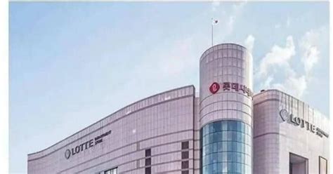 백화점 1층에 명품 매장이 없는 이유