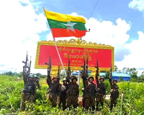 Khit Thit Media ကျောက်ကြီးမြို့နယ်အတွင်း လာရောက်ပစ်ခတ်ခဲ့သော အကြမ်းဖက်စစ်တပ်၏ ရဟတ်ယာဉ် ၁ စီး