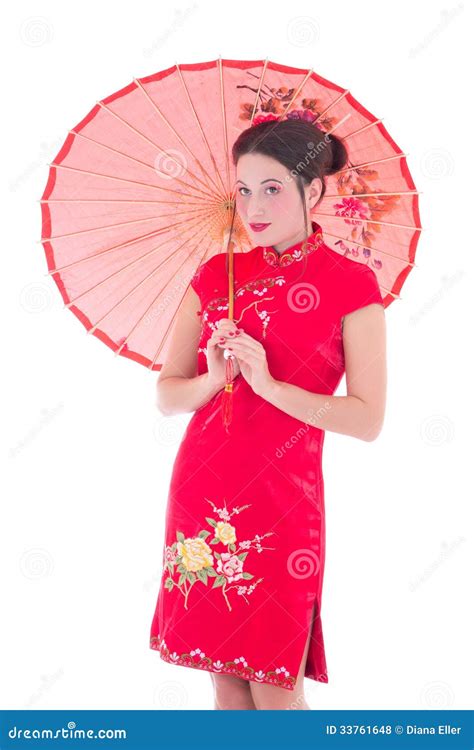Portret Van Jonge Aantrekkelijke Vrouw In Rode Japanse Kleding Met Um