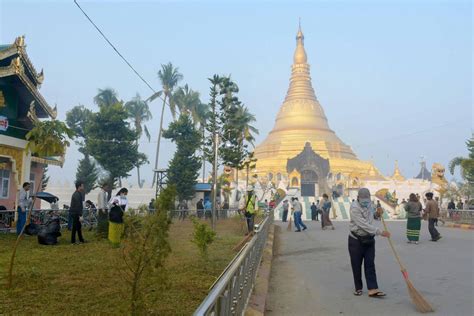 ရခိုင်ပြည်နယ်ဝန်ကြီးချုပ် ဦးထိန်လင်း စစ်တွေမြို့၊ လောကာနန္ဒာစေတီတော်မြတ်ကြီးအတွင်း သန့်ရှင