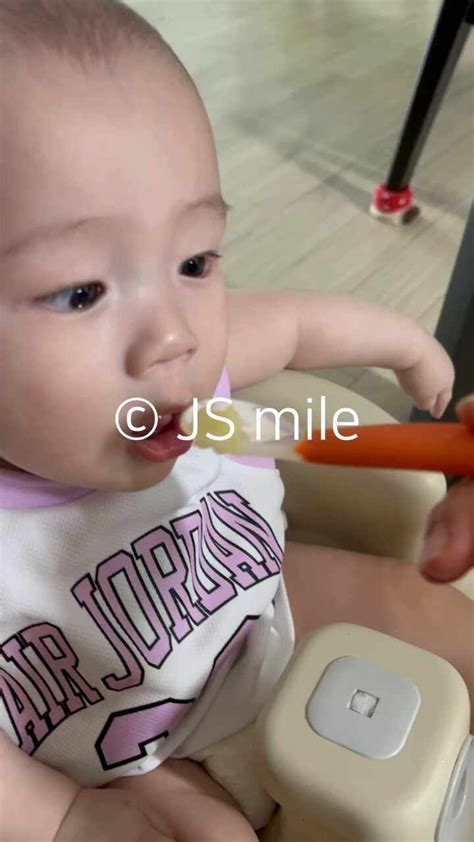 풀이 육아일기 203일 아기수유량 및 발달기록 이유식전쟁 사과 첫 도전 붙잡고 일어서서 옆으로 이동하다가 주저앉거나 머리쿵 위로 올라가려고 함 잠시도 눈을 떼기