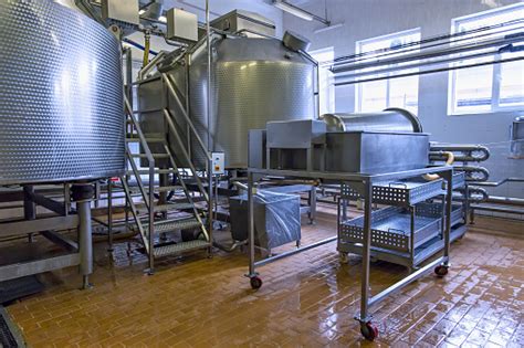 산업 낙농 장 생산입니다 우유 공장에 철강 스토리지 탱크입니다 식품 가공 공장에 대한 스톡 사진 및 기타 이미지 식품 가공 공장 용기 제작물 강철 Istock