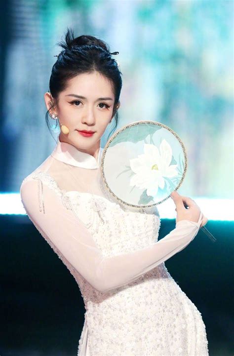 謝娜自曝二胎後產後抑鬱 錄節目被治癒 中港最吸睛 娛樂 世界新聞網