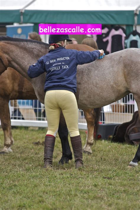 Chicas Sexys Con Trasero Grande Mujeres Bellas En La Calle