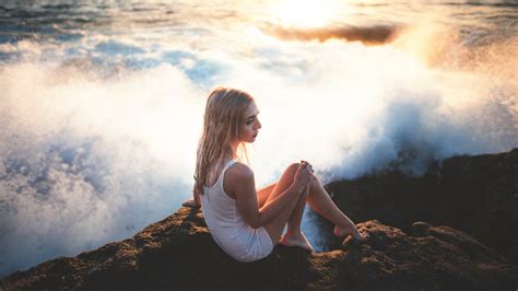 Wallpaper Girl Sit At Sea Side Waves Stones 1920x1200 Picture Image