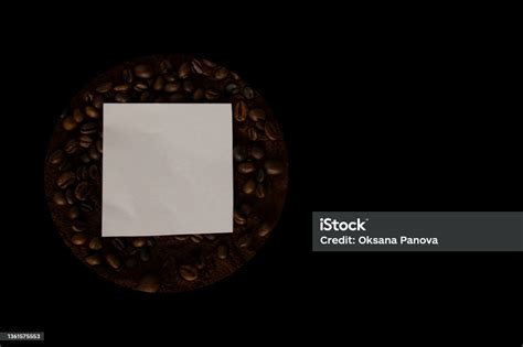 다양한 커피 콩과 텍스트 배치의 상단 보기 컬렉션 검은 색 배경에 격리 된 원 기호의 상단 보기 0명에 대한 스톡 사진 및 기타 이미지 Istock