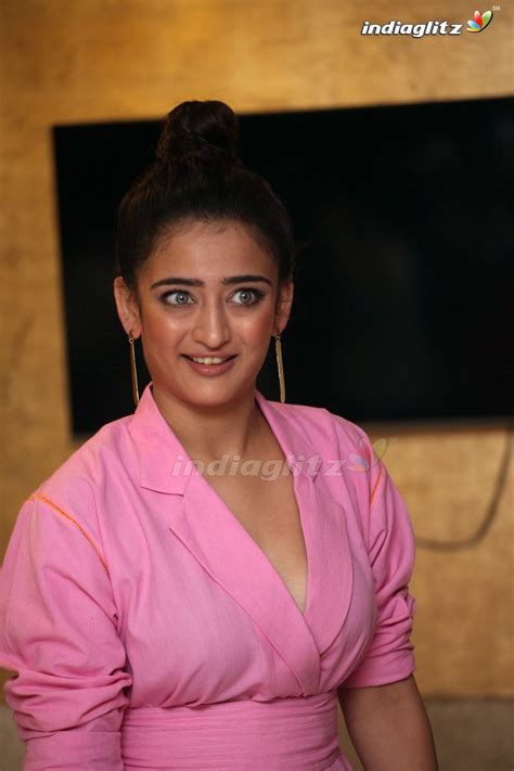 Akshara Hassan Phone Wallpapers Wallpaper Cave