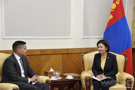 Байнгын хорооны дарга Б Саранчимэг АНУ аас Монгол Улсад суугаа Элчин сайд Ричард Буанганыг