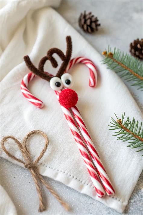 19 Creative Candy Cane Crafts For The Holidays