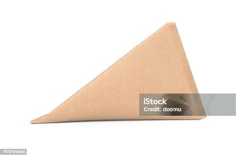 골판지 삼각형 상자 크림 주스 또는 우유 팩 모의 최대 3d 렌더링 카드보드에 대한 스톡 사진 및 기타 이미지 카드보드 프리즘 노랑 Istock