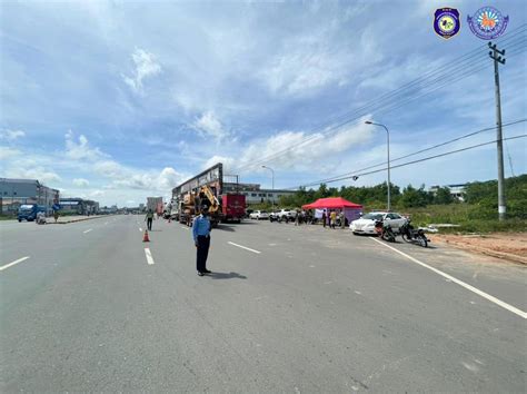 កម្លាំងសមត្ថកិច្ច ចម្រុះ ខេត្ត ព្រះសីហនុ ចុះត្រួតពិនិត្យអ្នកបើកបរ រថយន្ត កុងតឺន័រ រក សារធាតុ ញៀន