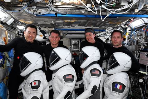 Thomas Pesquet The Best Pictures From French Astronauts Space Mission