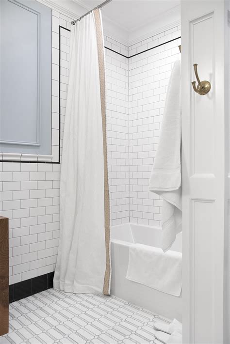 Making Your Bathroom Look Larger With Shower Curtain Ideas