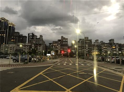 誠鑫鄰居房價，平均單價905萬，新北市新店區新建案社區－5168實價登錄比價王