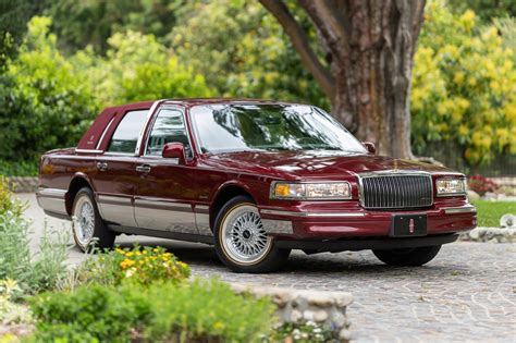 No Reserve 15k Mile 1997 Lincoln Town Car Signature Series For Sale On