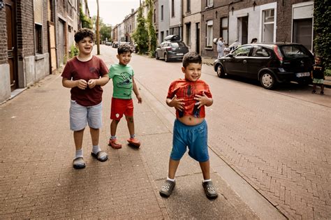 ‘een Jongen At Drie Keer Per Dag Hetzelfde Worstenbrood Gentse Wijk