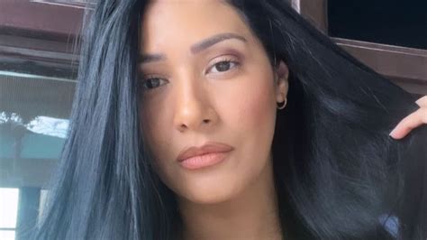 Foto Simaria Posta Foto Com Decote Generoso E Recebe Elogios Purepeople