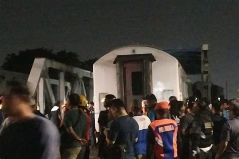 Foto Kecelakaan Kereta Api Di Semarang 9 Perjalanan Ka Alami