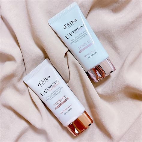 Muum 제품무료제공 제품제공 달바 워터풀 톤업 선크림 And 워터풀 퍼플 톤업 선크림 핑크빛 보라빛으로 나누어져 내 피부에 따라 골라 사용할 수 있는 달바 워터풀