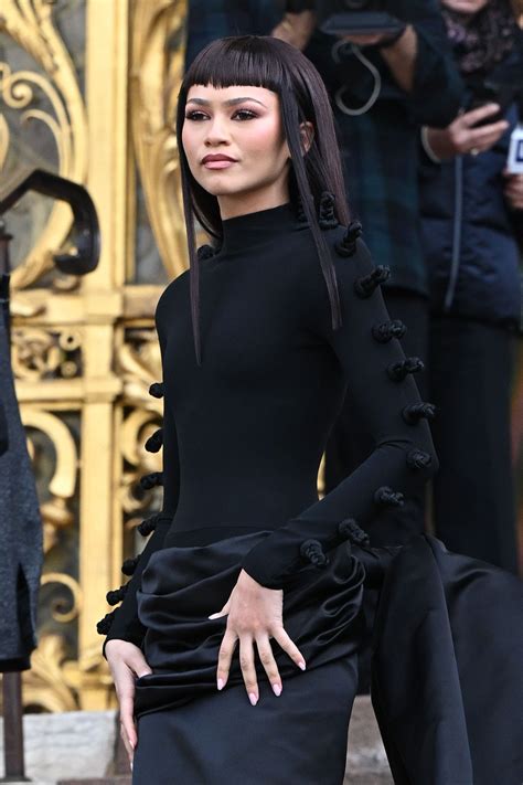 20 Best Medium Hairstyles For Thick Hair On Trend For 2024