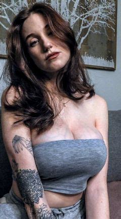 Quinn Lerouxx Boobpedia Encyclopedia Of Big Boobs