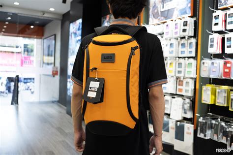 Trên Tay Balo Uag Std Issue 18 Liter Back Pack