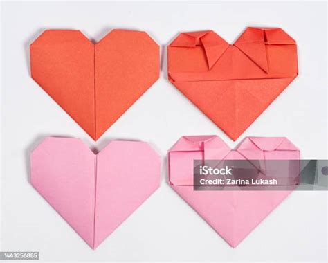 발렌타인 데이를위한 종이 접기 흰색 배경에 종이로 만든 하트가 직접하십시오 0명에 대한 스톡 사진 및 기타 이미지 0명 Diy 개념 Istock