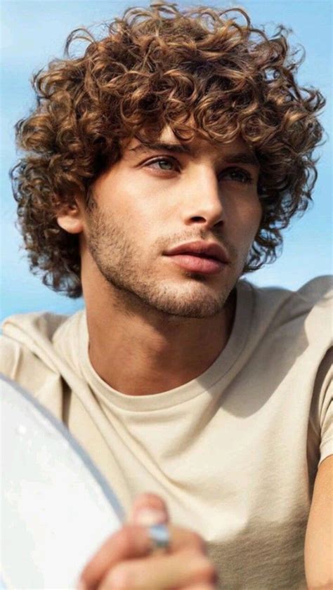 قصات شعر كيرلي للرجال