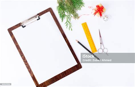 크리스마스와 새 해 배경 노트 패드 펜 및 훈장 목록 또는 목록에 텍스트에 대 한 약속의 장소 비웃는 다 0명에 대한 스톡 사진 및 기타 이미지 Istock