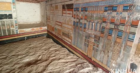 이집트 카이로 부근 사카라에서 4천년 된 수직 고분 발견