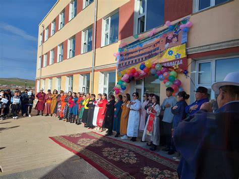 Багш сурган хүмүүжүүлэгчид сурагчид эцэг эхчүүддээ хичээлийн шинэ жилийн баярын мэнд