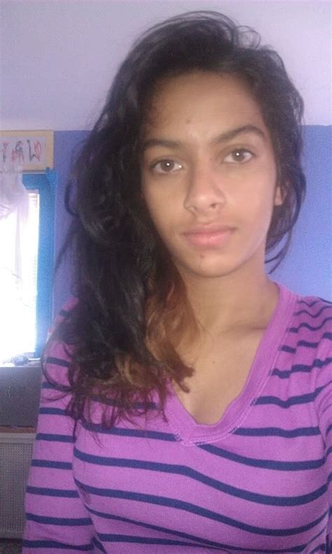 Desi Videsi Mall Cute Slim Girl Nude Selfies