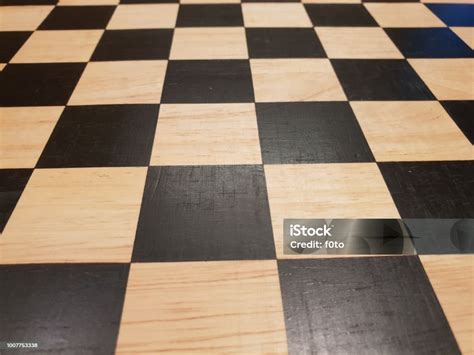 나무 보드 게임 체스 게임 하는 방법 순발력과 다른 각도의 체스 세트 조각과 체스판 흰색과 검은색 수치 고 체스 게임의 보드 0명에 대한 스톡 사진 및 기타 이미지 Istock