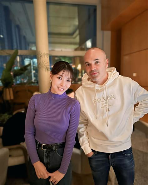 西村ケリー Kelly Nishimura 先日、日本で行われた『エル・クラシコin東京』で来日してたイニエスタ さんと2ショット📸撮って