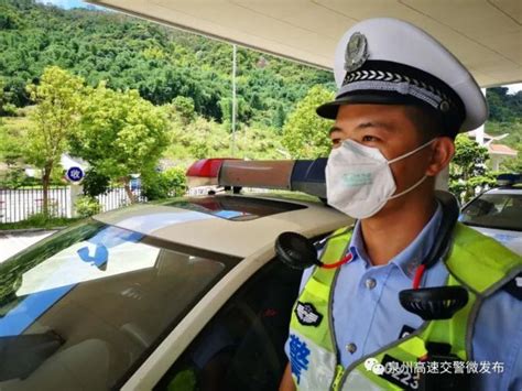 警民情深 泉州一热心女子送法宝吹散夏日热气 澎湃号政务 澎湃新闻 The Paper