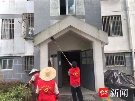苏州望亭鹤溪社区开展“党员携手物业，清洁美丽家园”主题活动腾讯新闻