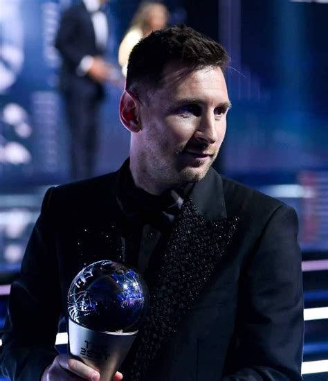 ৩৮ বছর বয়স স্পর্শ করতে যাওয়া প্লেয়ারের এমন গোল করতে পারাটাই যেন বিশেষ এক মাহাত্ম্য 😊🖤