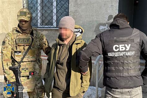 Служба СБУ та Нацполіція затримали у Харкові шахрая який видурював гроші у сімей українських