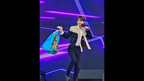 선물 받고 기분 좋아진 귀요미 박서진 Youtube