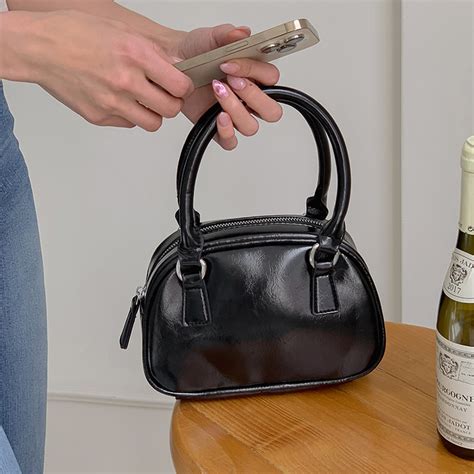 에이어패럴 🔥주문폭주🔥에나멜 미니 크로스백 볼링백 투웨이 스트랩 가죽 토트백 레더 핸드폰 미니백 가방 여름하객룩 Ab027