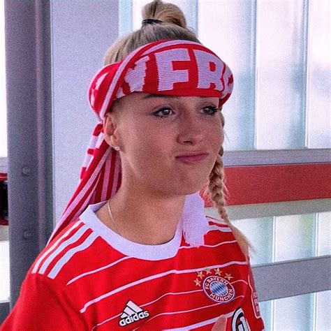 Giulia Gwinn Female Football Player Womens Soccer Womens Football