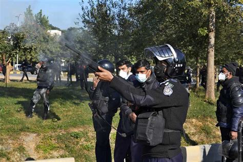 Imran Khan Pakistan Governments Midnight Crackdown Ends Protest By