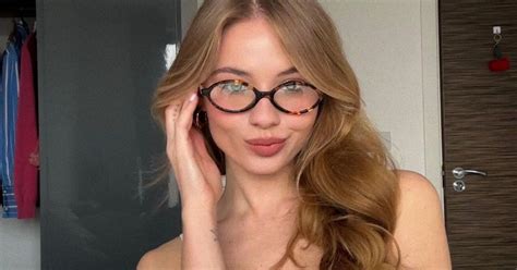 Василенко показала як наминає локшину й випинає бюст у Лондоні Афіша Bigmir Net